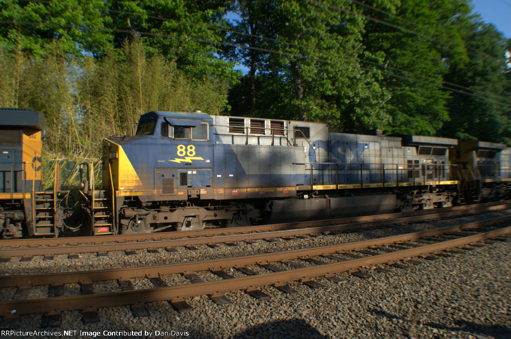 CSX AC44CW 88 trails on Q034-30